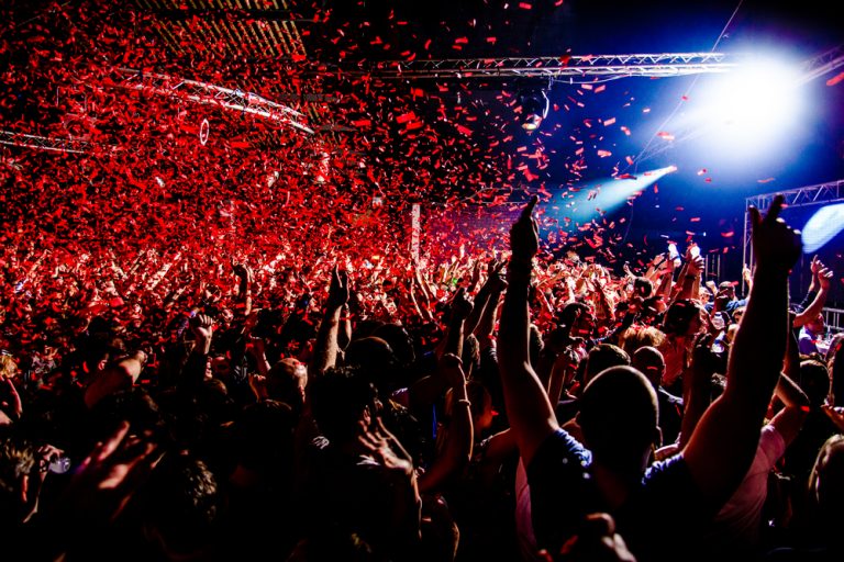 Καλοκαιρινά parties στην Παραλιακή – OutNow.gr